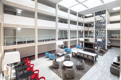 La Quinta Inn & Suites by Wyndham Atlanta Airport South