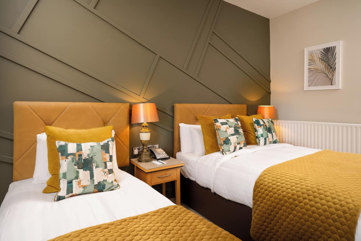 Secretária, ferro/tábua de engomar, Wi-fi grátis