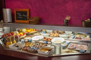 Café da manhã com buffet todos os dias (EUR 10.90 por pessoa)