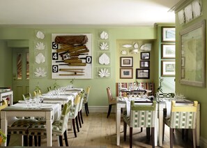 Café da manhã, almoço e jantar; culinária britânica