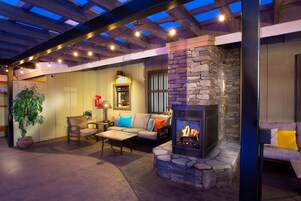 Piscina exterior, da(s) 8:00 à(s) 22:00, espreguiçadeiras 