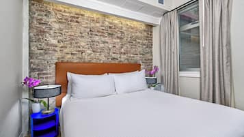 1 quarto, roupa de alta qualidade, cofre com capacidade para portátil