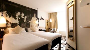 Quarto, 2 camas individuais (MyRoom By Helena) | Roupa hipoalergénica, secretária, quartos insonorizados, Wi-fi grátis