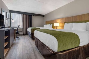 Quarto standard, 2 camas Queen, para não fumantes | Roupas de cama de algodão egípcio, roupas de cama premium