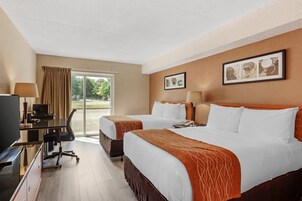 Quarto Standard, 2 camas de casal, não fumadores, no rés do chão | Secretária, secretária adequada para computadores portáteis 