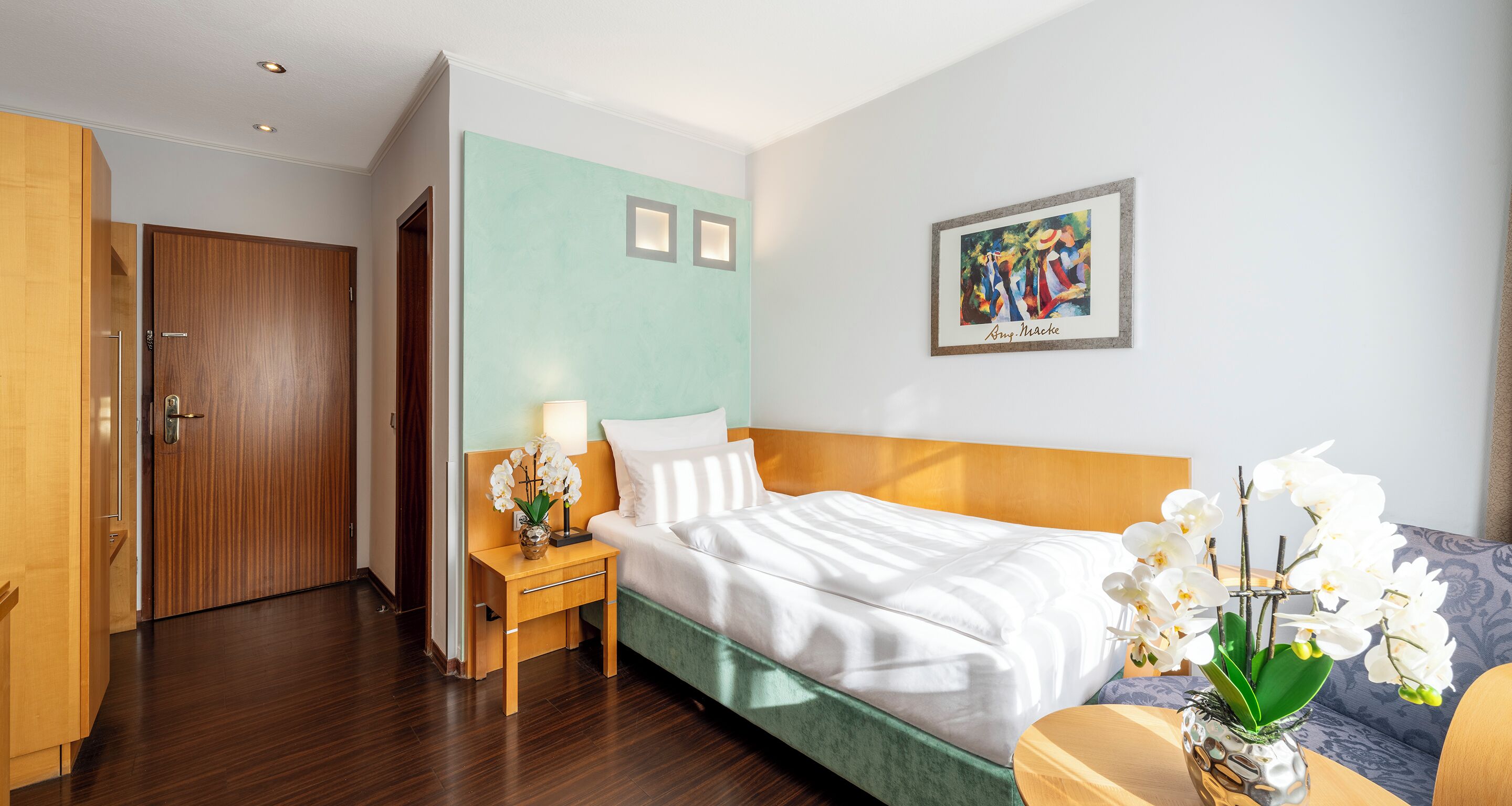 Quarto Individual Standard | Com decoração personalizada, secretária 