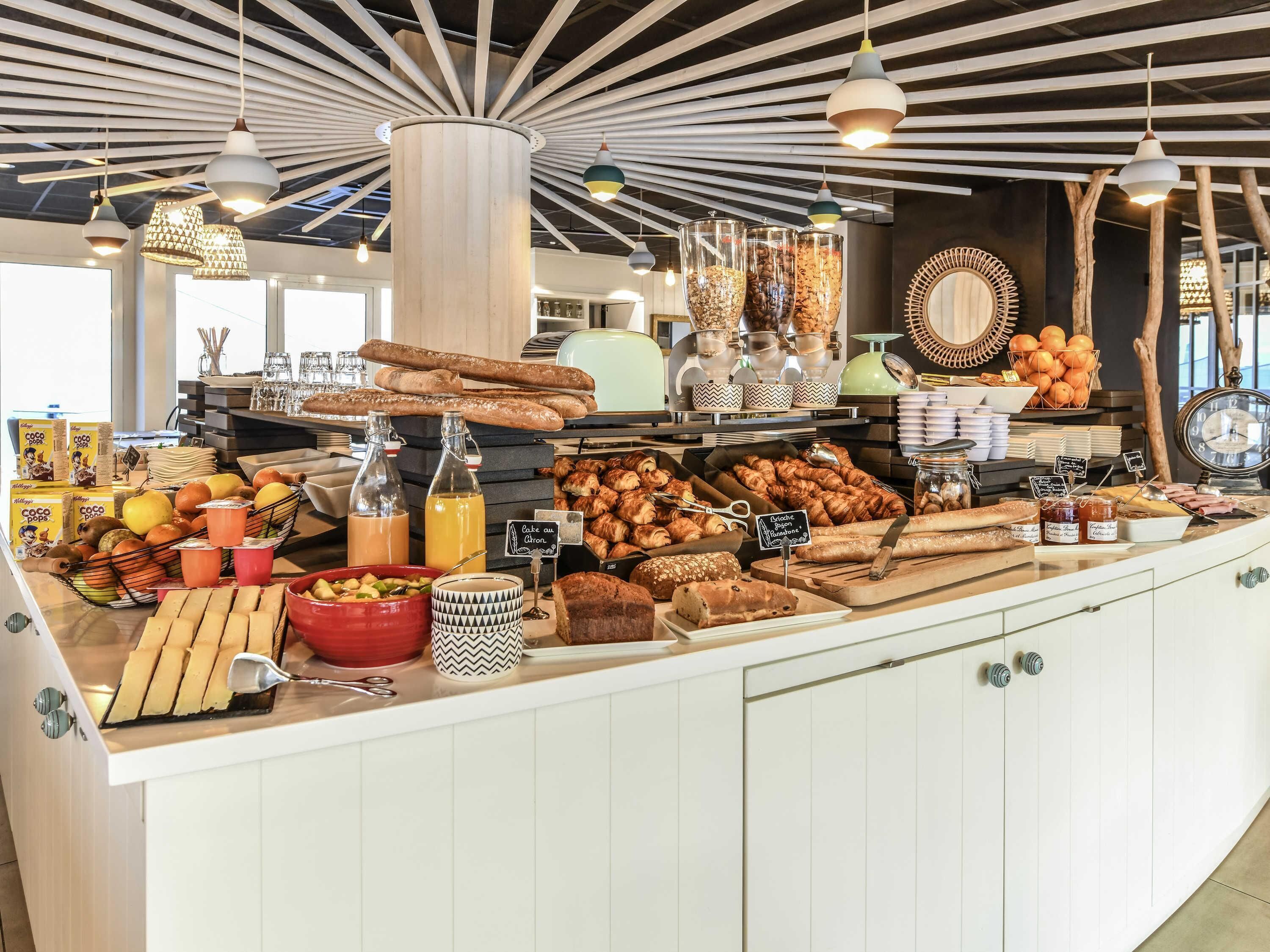 Pequeno-almoço tipo buffet diário mediante uma taxa 