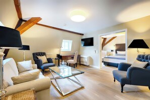 Suíte (Suite) | Cofres nos quartos, escrivaninha, Wi-Fi de cortesia, roupa de cama