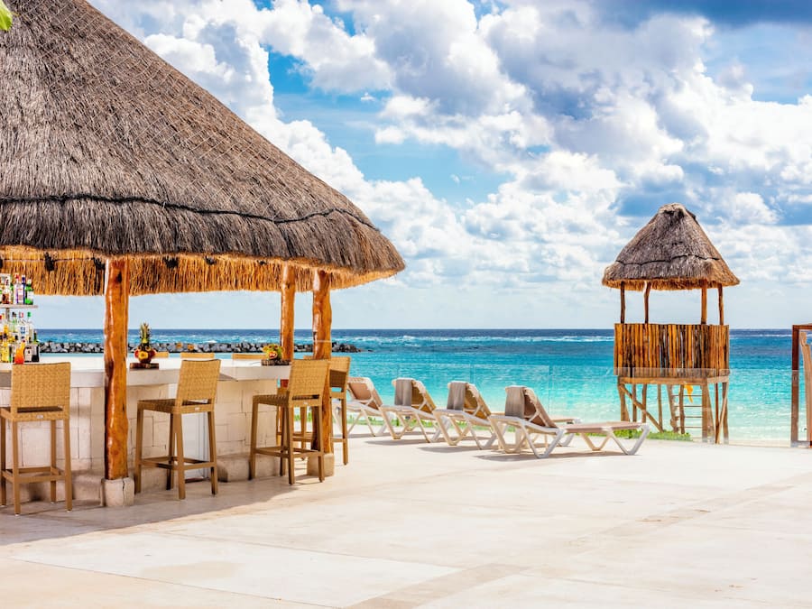 Bar junto à piscina