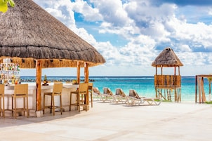 Bar à beira da piscina