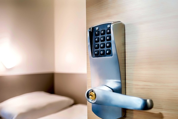 Secretária, secretária adequada para computadores portáteis