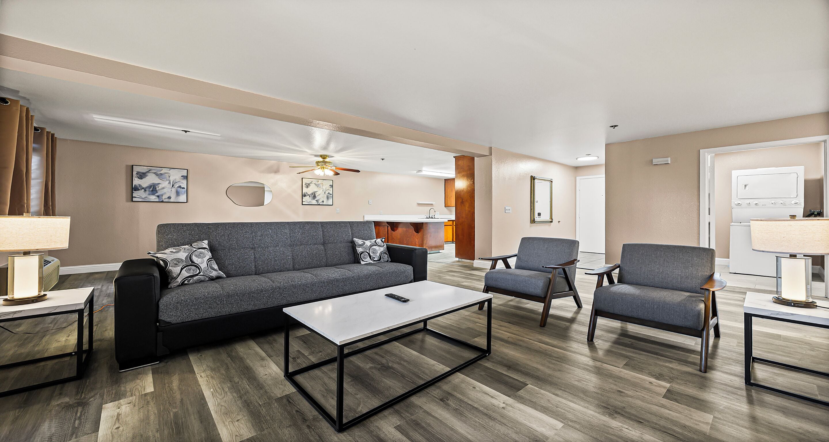 Apartamento standard, 1 cama King, para não fumantes, cozinha (with Sofabed, Full Kitchen) | Área de estar | TV LCD, dock para MP3