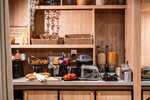Café da manhã com buffet todos os dias mediante uma taxa