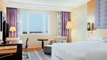 Quarto Executivo, 1 cama king-size | Roupa de alta qualidade, minibar, cofre no quarto, secretária