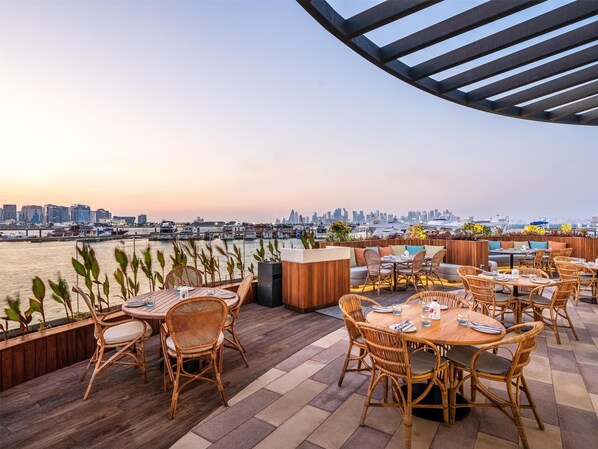 6 restaurantes, pequenos-almoços servidos, cozinha internacional 