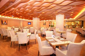 Holiday Inn Macau, an IHG Hotel Reviews, Deals & Photos 2024 - Expedia