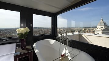 Penthouse (Hassler Suite) | Casa de banho | Artigos de higiene pessoal grátis, um secador de cabelo, roupões