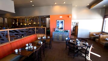 Pequeno-almoço completo diário mediante uma taxa