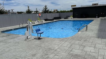 Piscina exterior sazonal