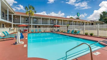 Piscina exterior sazonal