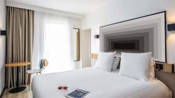 Roupas de cama premium, cofres nos quartos, escrivaninha