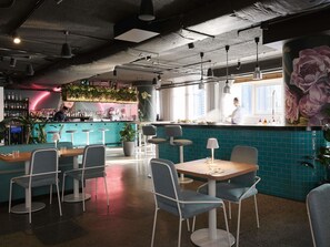 2 bares/lounges, este bar no terraço do hotel 