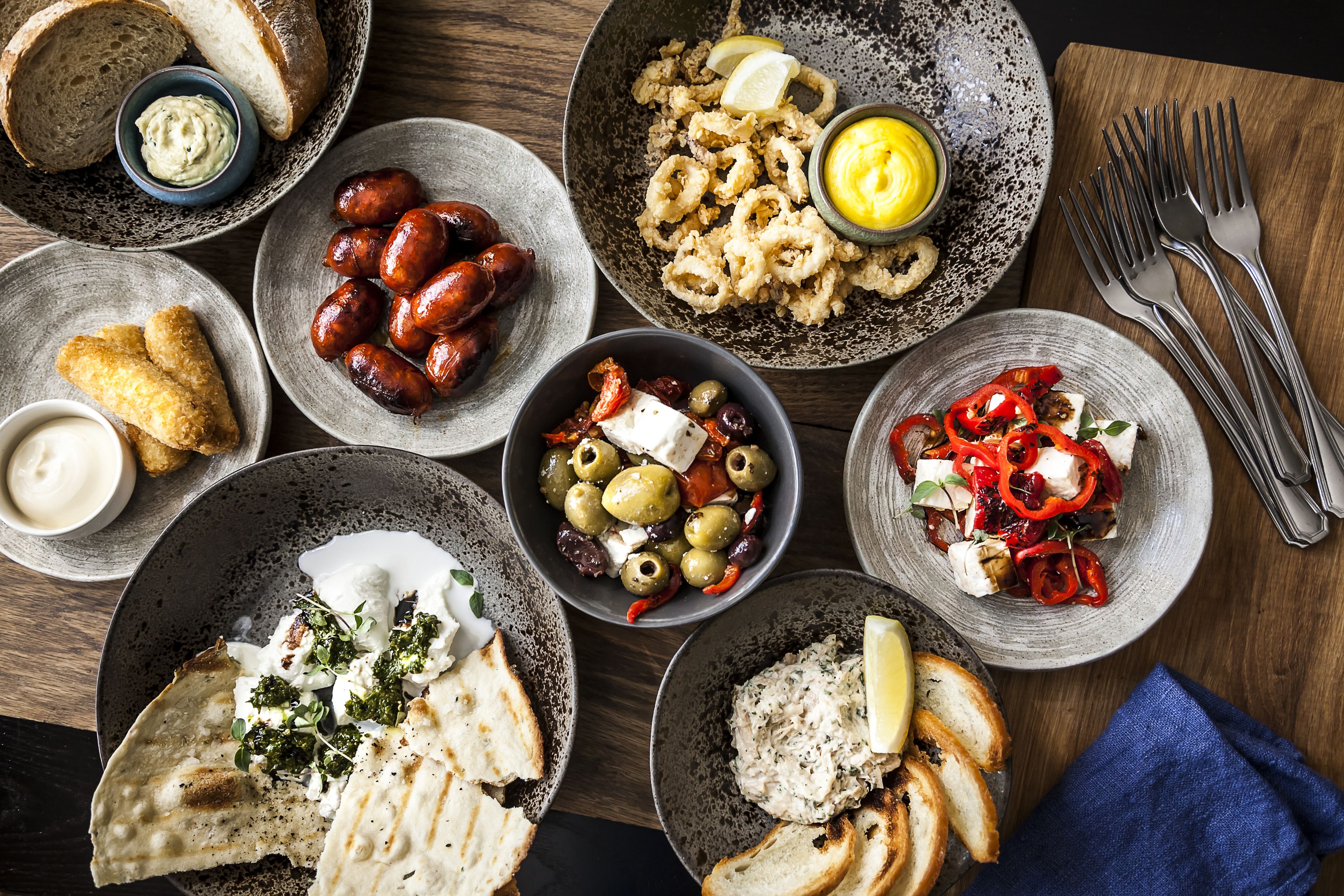 Café da manhã, almoço e jantar; culinária britânica 
