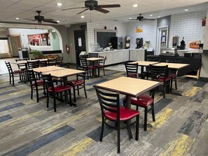 Pequeno-almoço tipo buffet diário incluído 