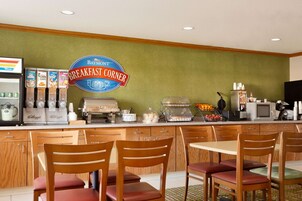 Café da manhã com buffet grátis todos os dias