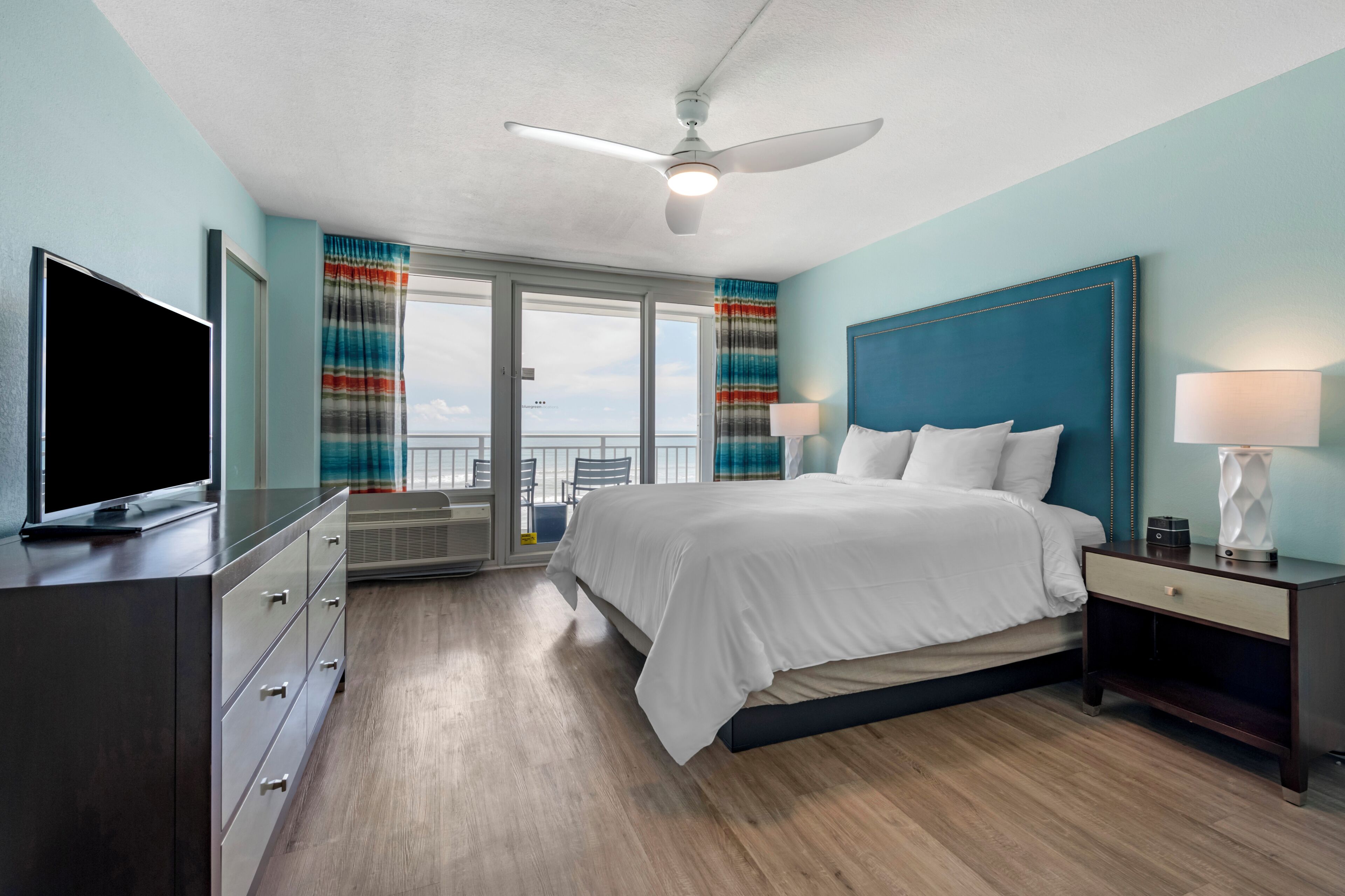 2 Bedroom Ocean Front 1 Kg and 1 Qn Dlx Suite