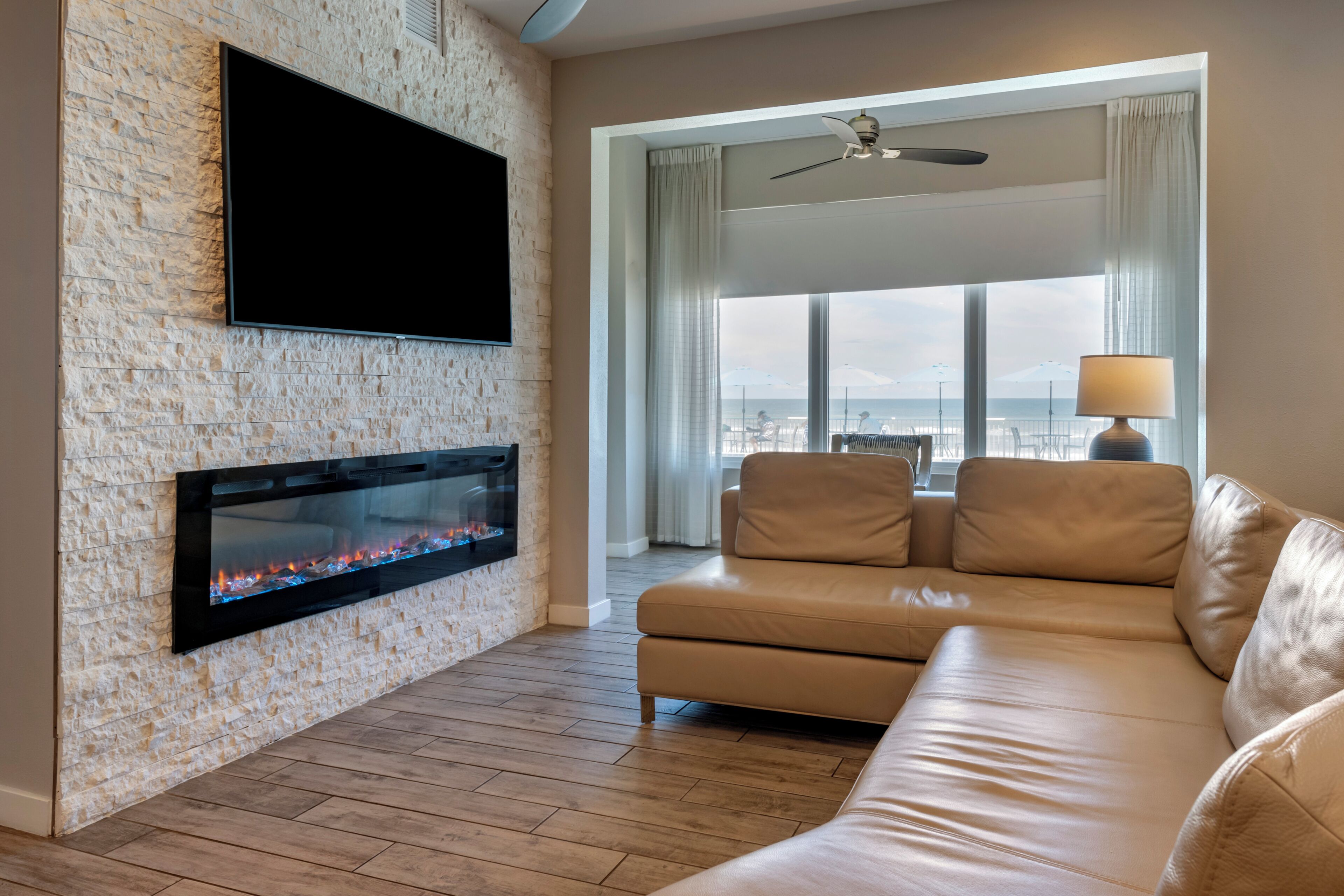 4 Bdrm Oceanfront Presidential Ste 3 Kg 2 Twn | Sala de estar