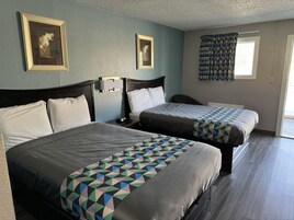 Quarto casal standard, 2 camas Queen | Escrivaninha, cortinas blackout, quartos à prova de som