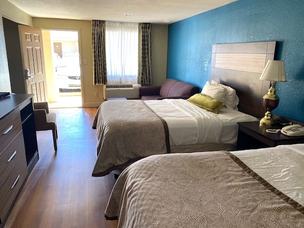 Suite-Estúdio (Studio Suite Kitchenette 2 Queen bed) | Secretária, ferro/tábua de engomar, Wi-fi grátis 
