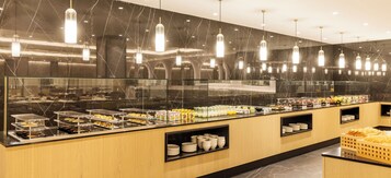 Café da manhã com buffet todos os dias mediante uma taxa