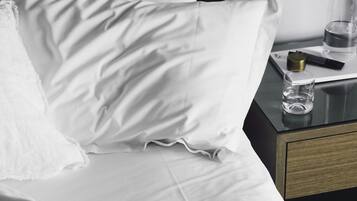 Quarto Superior, 2 camas individuais | Roupa de alta qualidade, camas de colchão pillowtop, minibar