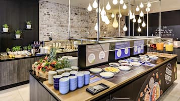 Pequeno-almoço tipo buffet diário mediante uma taxa