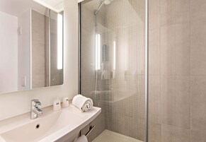 Quarto Duplo Superior, não fumadores | Casa de banho | Toalhas fornecidas, sabão, papel higiénico 
