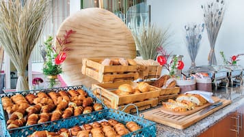 Pequeno-almoço tipo buffet diário mediante uma taxa