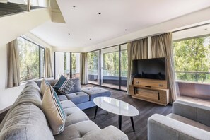 Suite Presidencial | Minibar, cofre no quarto, secretária 