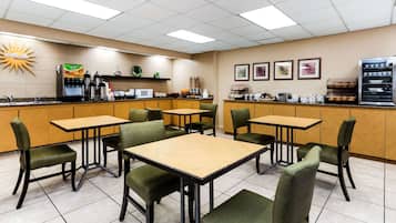 Pequeno-almoço continental incluído nos dias úteis