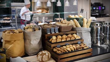 Pequeno-almoço tipo buffet diário (35 EUR por pessoa)