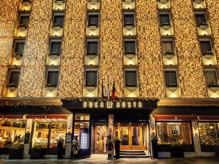 Fachada do alojamento (tarde/noite)