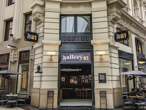 Café da manhã, almoço e jantar; culinária internacional