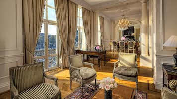 Suite Royal, 1 cama king-size | Lençóis de algodão egípcio, roupa de alta qualidade, minibar