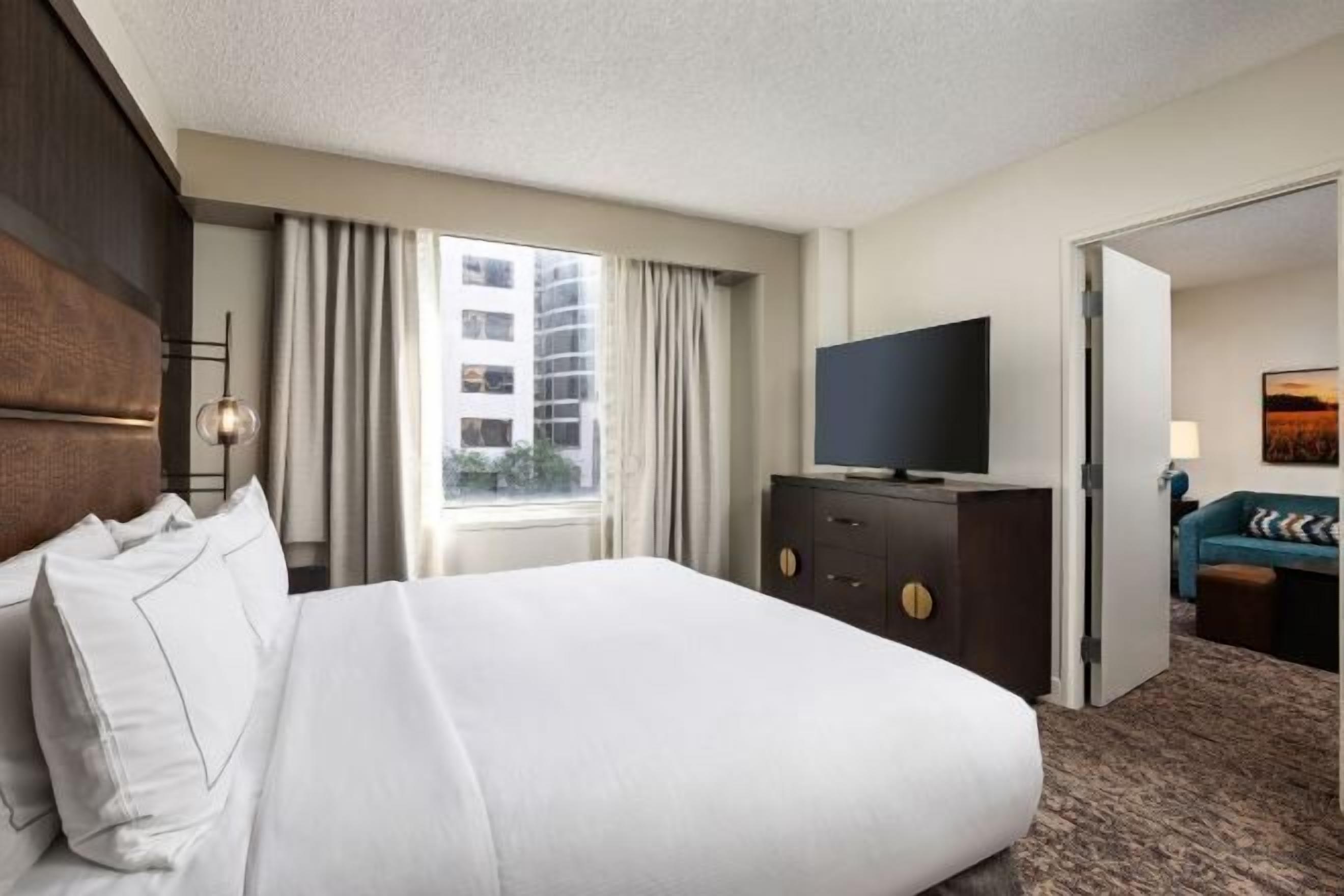 1 quarto, roupa de alta qualidade, cofre no quarto 