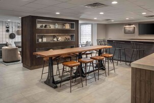 Café da manhã com buffet grátis todos os dias