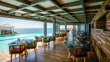 2 restaurantes: opção de café da manhã, almoço e jantar