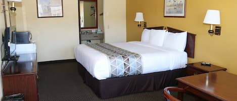 Quarto, 1 cama king-size | Cortinas/cortinados opacos, ferro/tábua de engomar, Wi-fi grátis