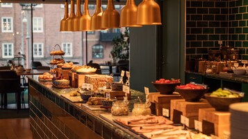 Café da manhã self-service grátis todos os dias