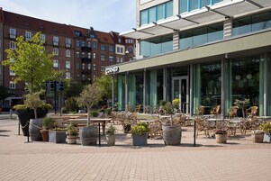 4 restaurantes, café da manhã, local e internacional